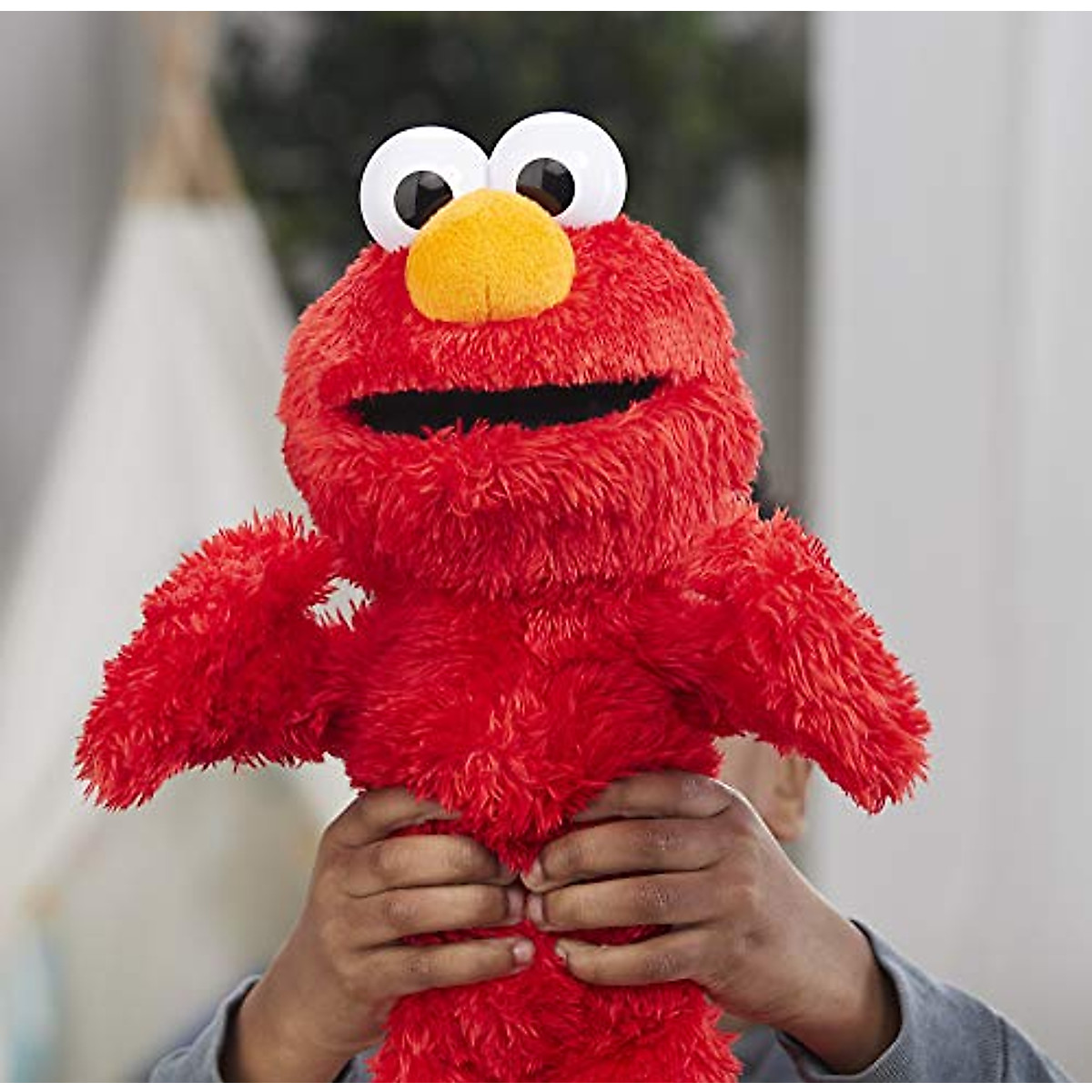 Sesame Street Love to Hug Elmo Talking, Singing, Hugging 14-inch Plush Toy for Toddlers, Kids 18 Months and Up