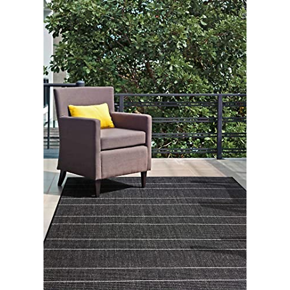 nuLOOM Alaina Indoor/Outdoor Striped Area Rug, 5' 3" x 7' 6", Black