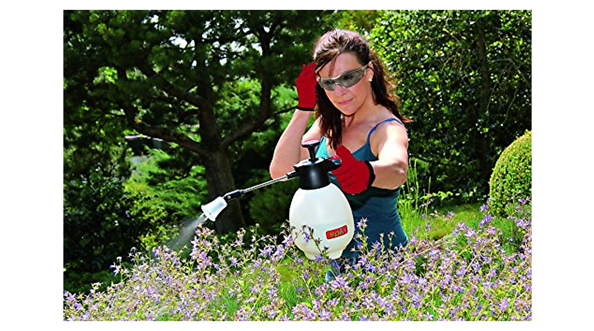 Solo 419 2-Liter Pressure Sprayer - Tough & Versatile