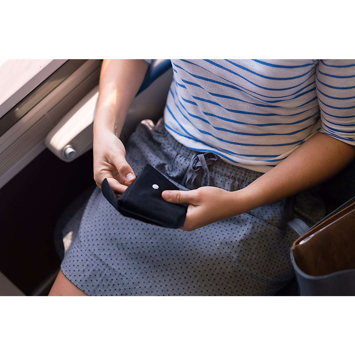 Lewis N. Clark Original Neckrest Inflatable Pillow, Waterproof Neck Pillow for Neck Support at the Beach, Pool + Airport Travel with Fully Adjustable Firmness and Included Carrying Pouch, Black