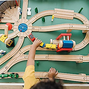 Melissa & Doug Wooden Railway Set, 130 Pieces - Wooden Train Set for Toddlers Ages 3+