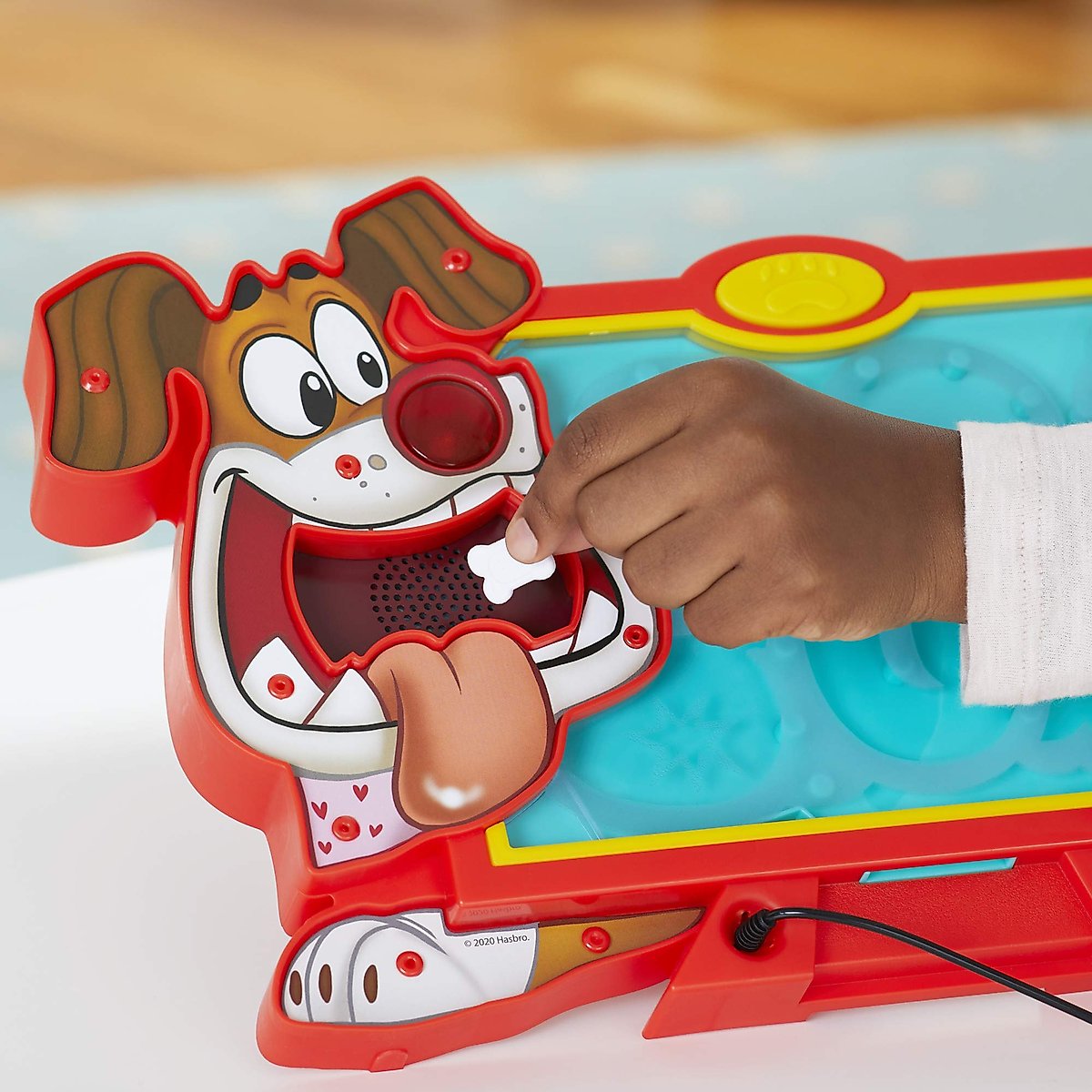 Operation Pet Scan Board Game for 2 or More Players, Kids Ages 6 and Up, with Silly Sounds, Remove The Objects or Get The Buzzer