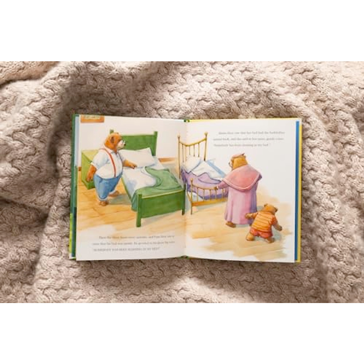 Goldilocks and the Three Bears: A Little Apple Classic (Little Apple Books)