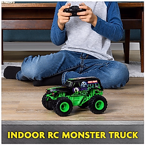 Monster Jam, Official Grave Digger Remote Control Monster Truck, 1:24 Scale, 2.4 GHz, Kids Toys for Boys and Girls Ages 4 and up