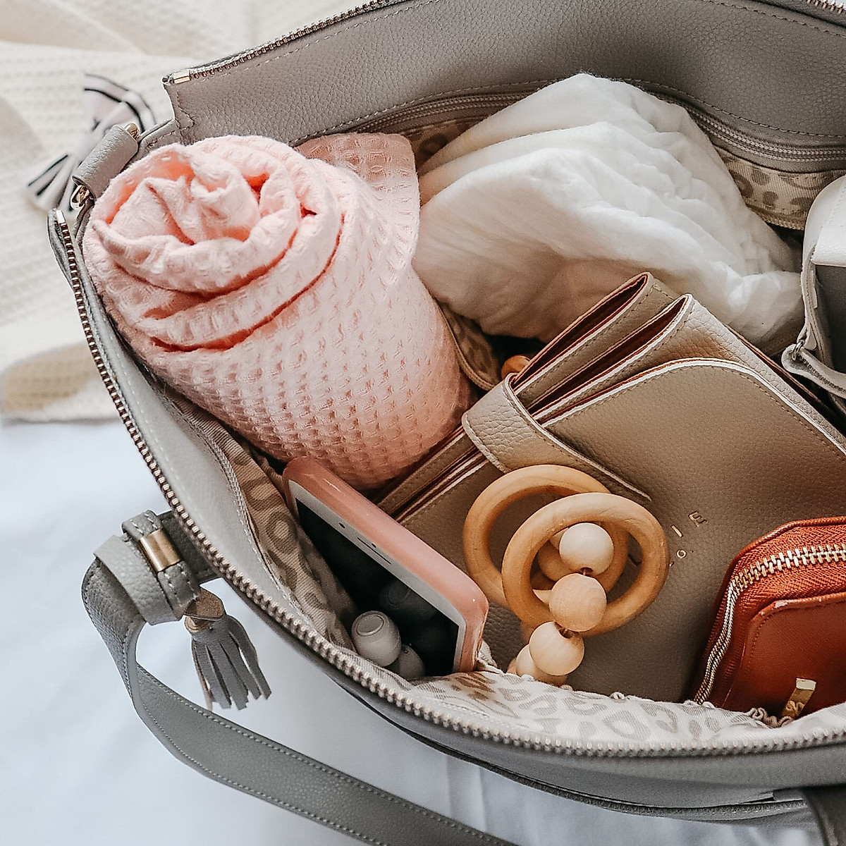 Elkie & Co. Newborn Baby Toddler Mom Vegan Leather Diaper Nappy Changing Pad Mat I Portable, Waterproof, Minimalist, Compact, Travel, Modern, Chic, Modern, Functional (Camel)