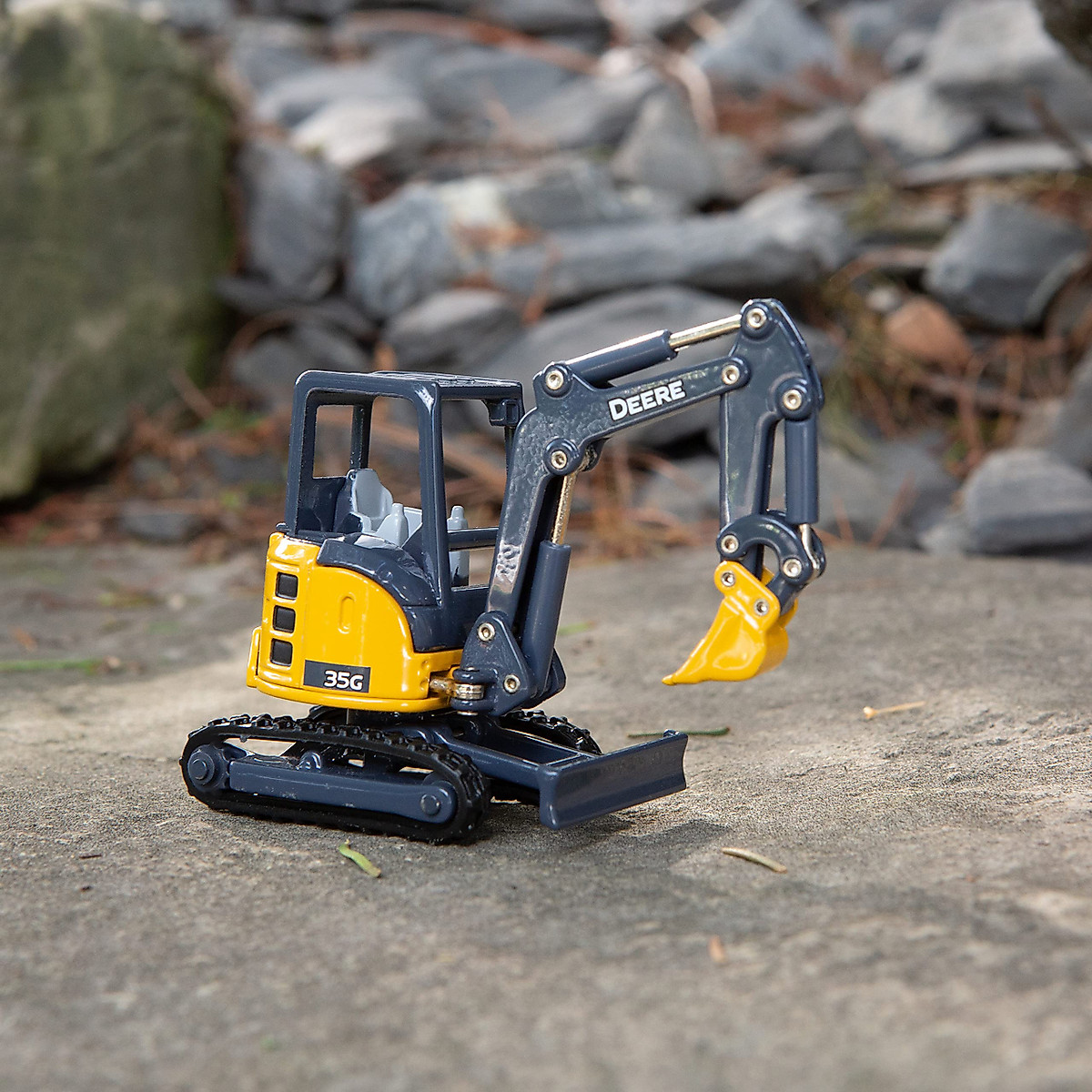 ERTL John Deere 35G Excavator (1:50 Scale) , Yellow for unisex-children