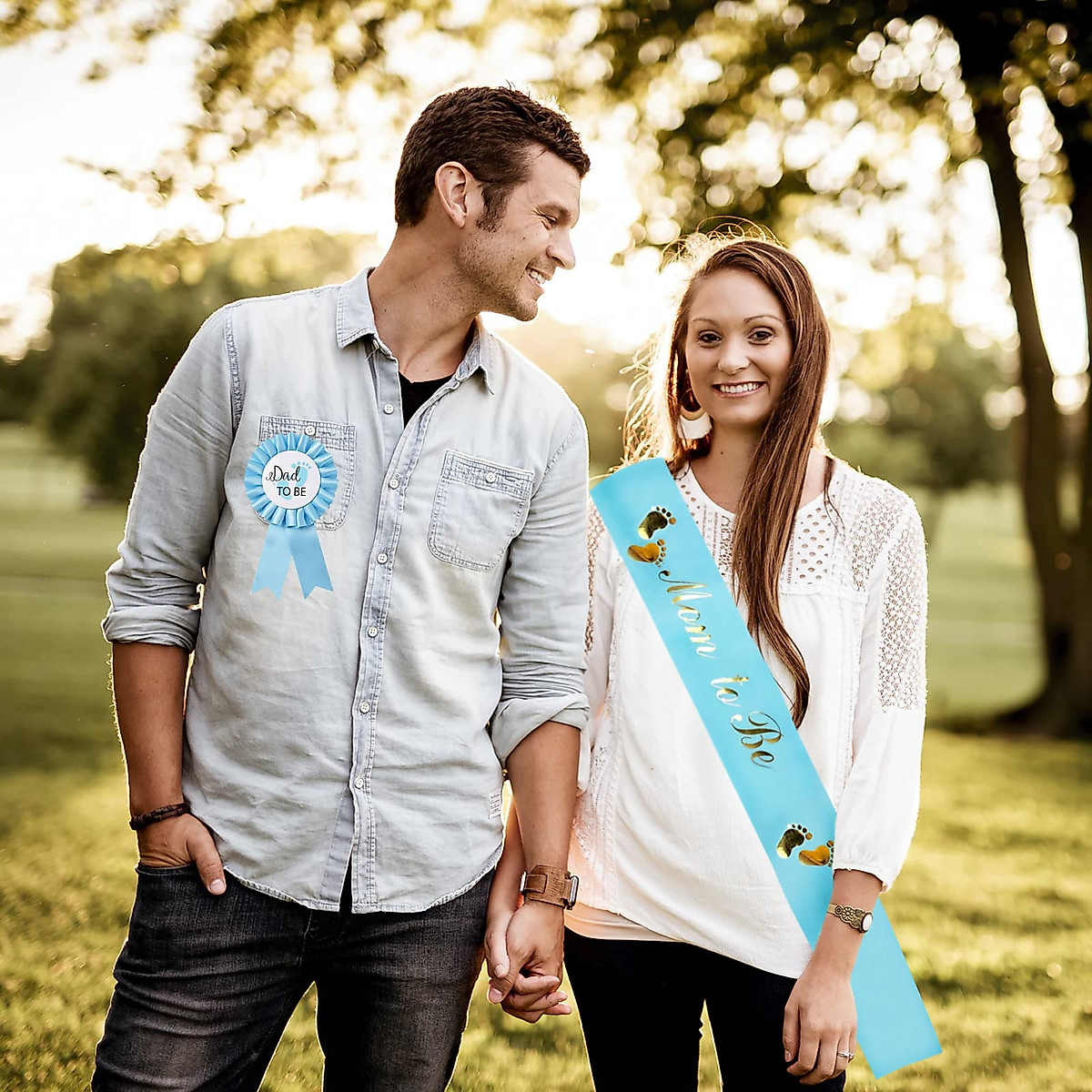 2 Packs Baby Shower Decorations Blue Mom to be Sash and Dad to Be Tinplate Badge Baby Welcome Party Gifts