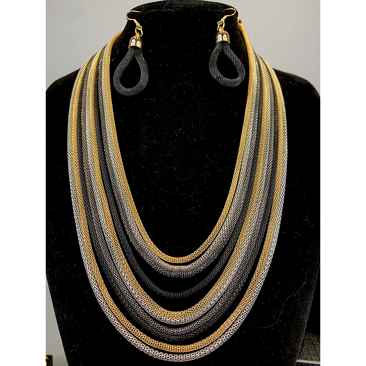 MMonesu Long Statement Necklace Waterfall Multi Strand Statement Bib Necklace Alloy Multi Layer Choker 10 Layers Chunky Collar Jewelry，Long Chains，Dress Prom Party (Gold-Black-Silver)
