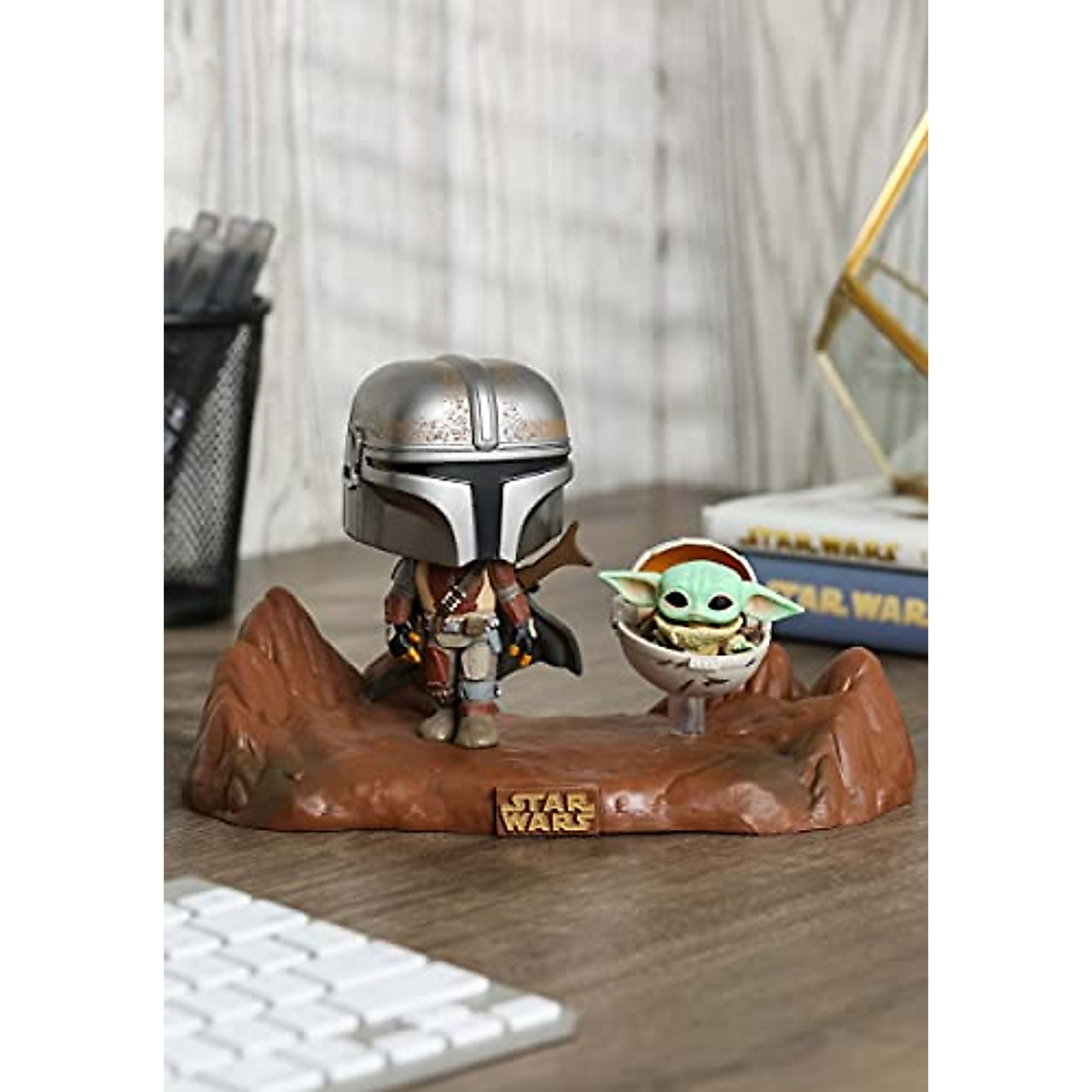Funko Pop! Star Wars Moment: The Mandalorian - The Mandalorian with The Child