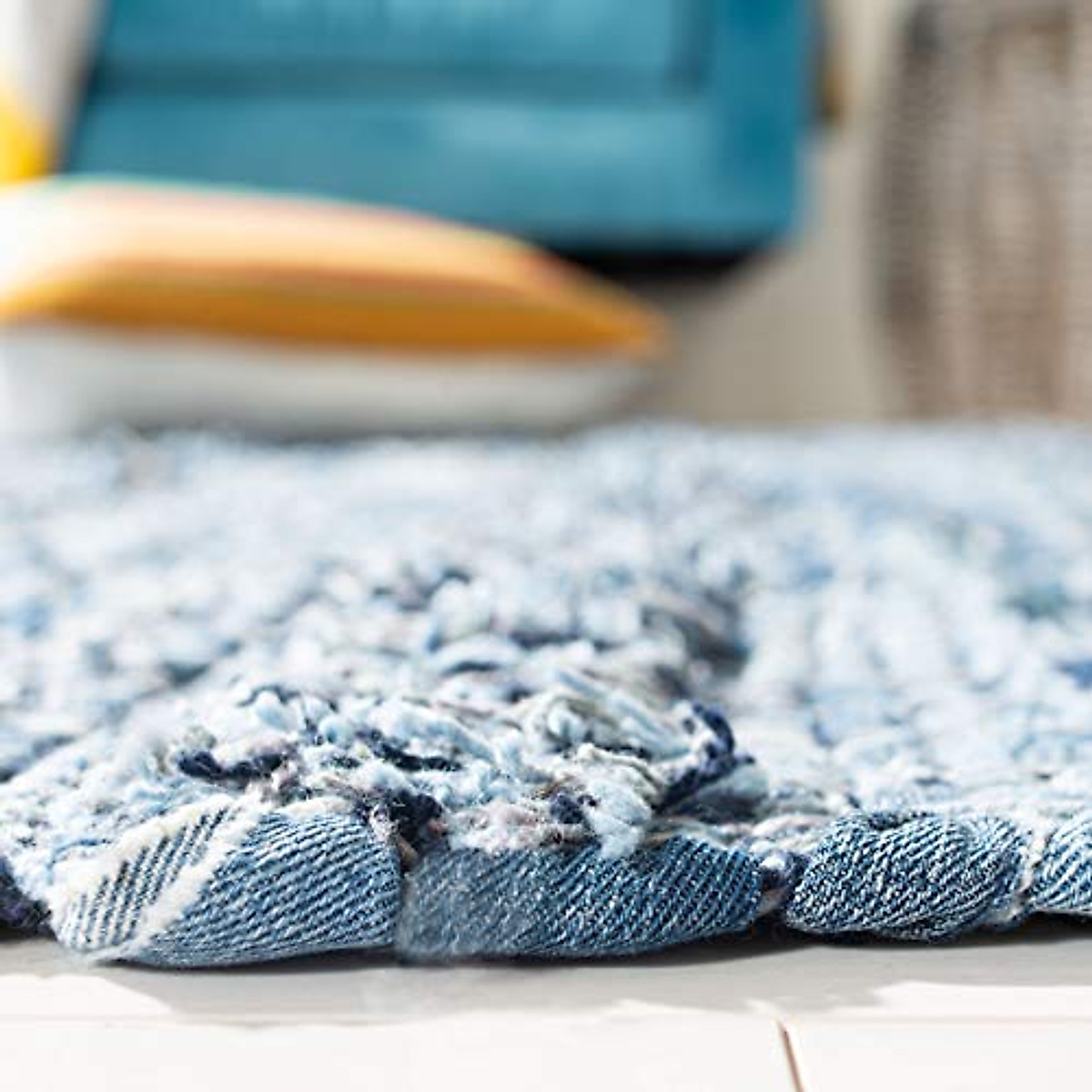 SAFAVIEH Montauk Collection Area Rug - 8' x 10', Blue, Handmade, Ideal for High Traffic Areas in Living Room, Bedroom (MTK417L)