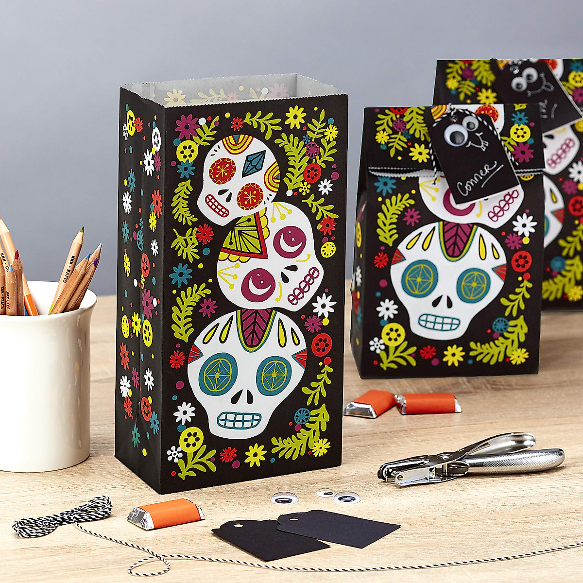 Hallmark Day of the Dead Party Favor and Wrapped Treat Bags (15 Ct.) for Halloween, Día de los Muertos, Class Parties, Care Packages and More