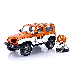 M&M's 1:24 2007 Jeep Wrangler Die-cast Car & 2.75" Orange Figure, Toys for Kids and Adults