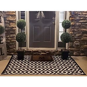 Black and White Reversible Indoor/Outdoor Rug That's UV and Stain Resistant. Ideal Outdoor Carpet and Patio Rug at 6 ft x 3.9 ft (180 cm x 120 cm). Looks Great in Gardens, Decks and on Balconies.