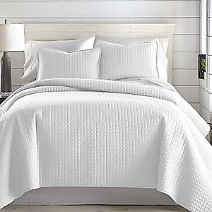 Southshore Fine Living, Inc. White King Quilt Set with 2 Pillow Shams, Lightweight Coverlet, King Size Quilt, Stain & Pet Hair Resistant Bedding Set, Standard/California Size, Bright White