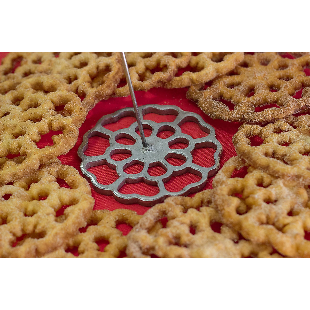 Bunuelera Mexicana de Molde, Rustic Wood handle Cast Aluminum, Buñuelos de Viento Maker Tradicional Roseta Flor Design mold para hacer Bunuelos (5.5 inch / 14 cm)