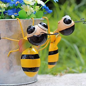 Cruis Cuka Metal Yard Art Garden Decor Cute Bee Lawn Ornament ​Hanging Wall Sculpture - Set of 2