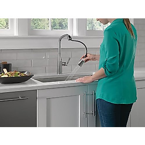Delta Faucet Stryke Brushed Nickel Kitchen Faucet, Kitchen Faucets with Pull Down Sprayer, Kitchen Sink Faucet, Faucet for Kitchen Sink, Magnetic Docking, Lumicoat Arctic Stainless 9176-AR-DST