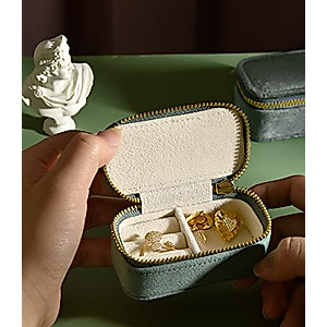 TAIMY Mini Jewelry Travel Case, Velvet Small Travel Jewelry Box, Portable Jewelry Travel Organizer Box for Rings Earrings Necklaces, Gifts for Women Girls(Green Emerald)