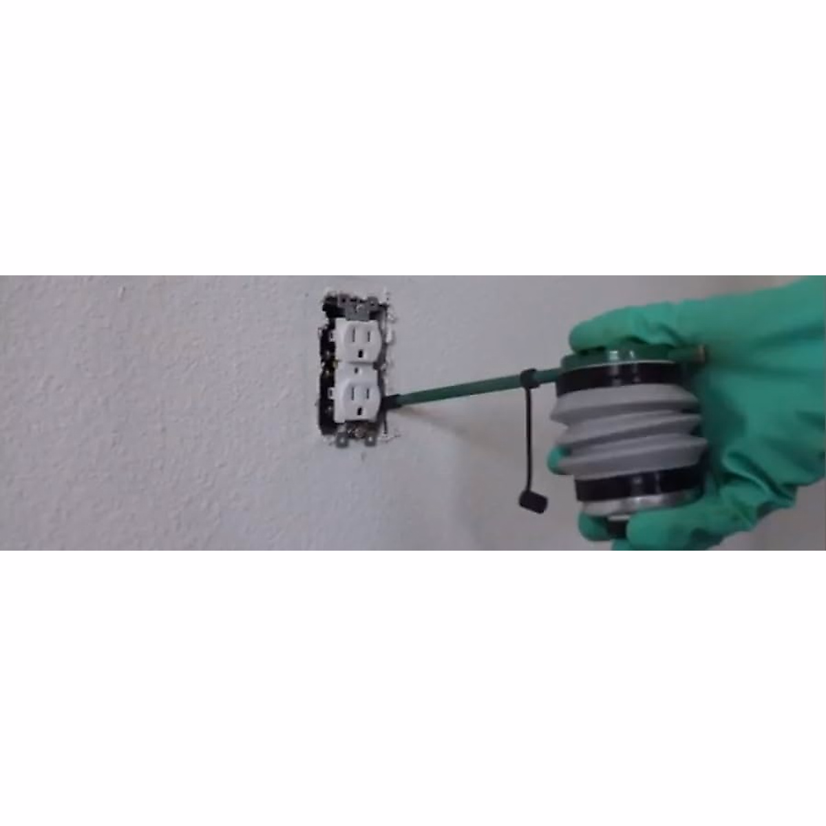 10417 D-Fense Dust 1lbs Bundle Insecticide/Duster, Green