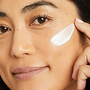 No7 Lift & Luminate Triple Action Day Cream - Anti-Aging Face Cream SPF 30, Hyaluronic Acid & Vitamin C - Visibly Firms Skin for Healthy Looking Radiance - Suitable for Sensitive Skin (1.69 Fl Oz)