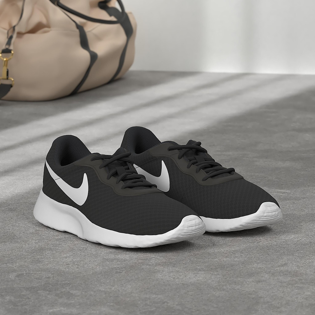 Nike Women's Low-Top Sneakers, Black Black Black White, 10