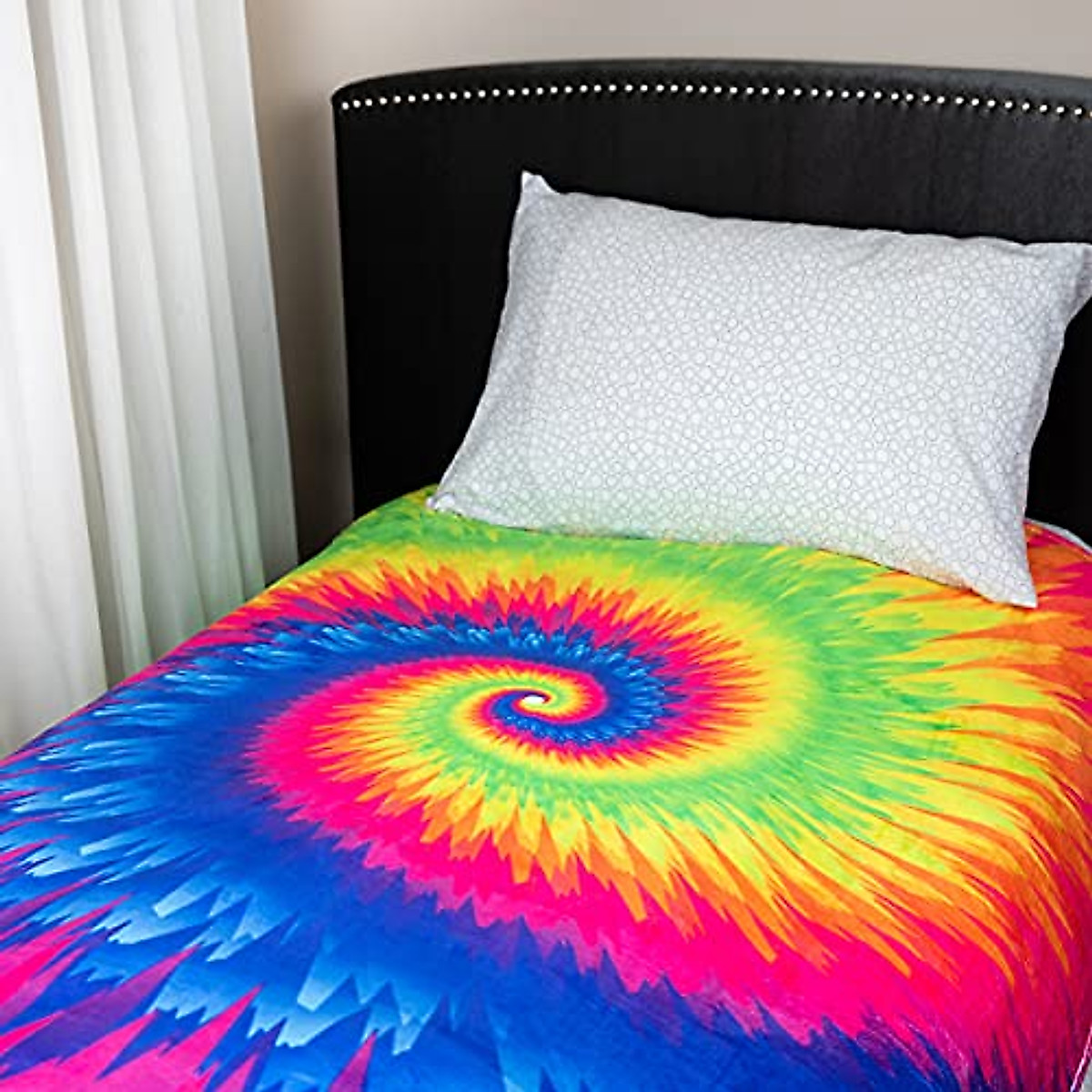 Tie Dye Throw Blanket, Adorable Super-Soft Extra-Large Rainbow Tie Dye Blanket for Women, Girls, Teens and Children (50 in x 60 in) Cute Fleece Tie Dye Throw, Warm Plush and Cozy Throw, Tapestry Décor