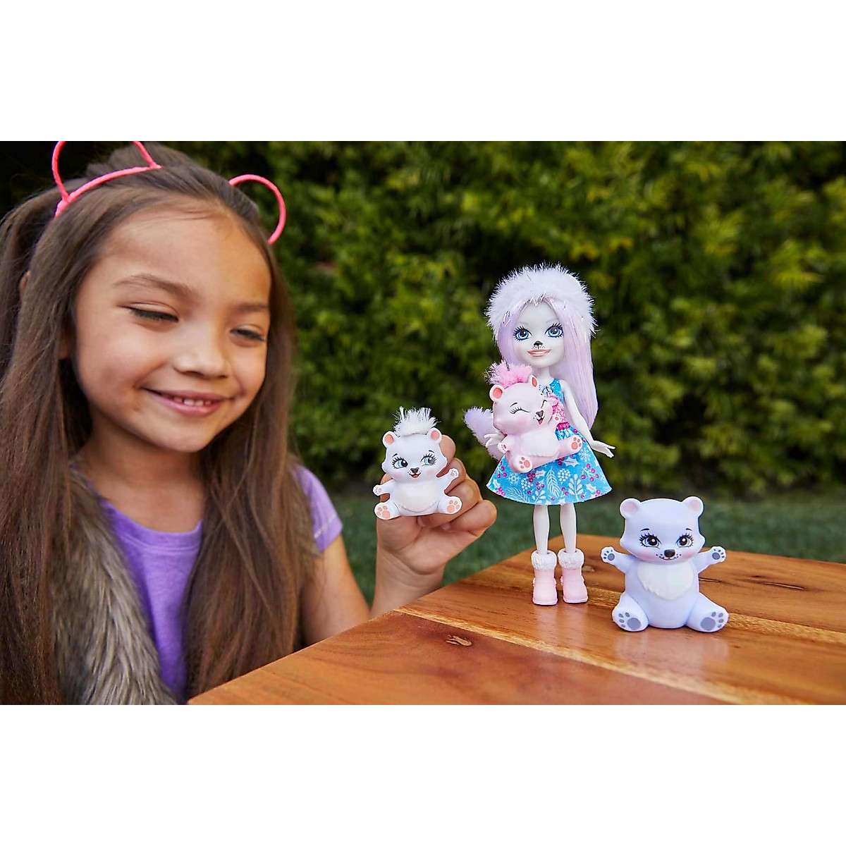 Enchantimals Family Set with Pristina Polar Bear Small Doll & 3 Animal Sibling Figures, Snowy Valley Toy Collection