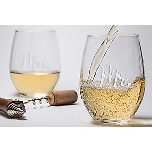 Sweetzer & Orange Mr and Mrs Wine Tumbler Set. 20 oz Engraved Stemless Wine Glasses. Mr and Mrs Gifts, Wedding Gifts for The Couple, Engagement Gift, and Bridal Shower Gifts. Stemless Toasting Flutes