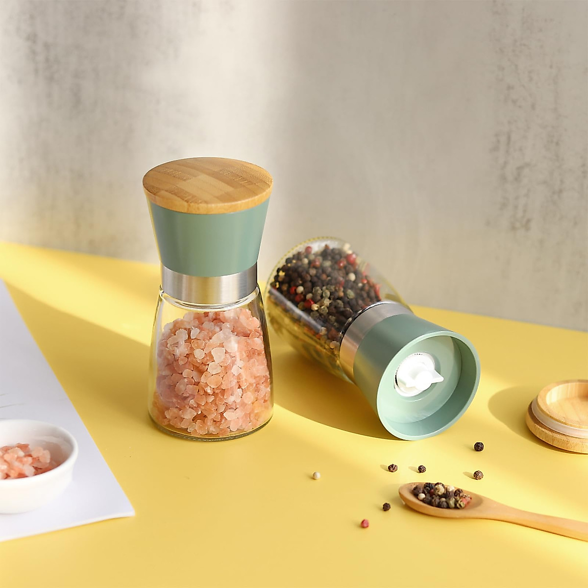 VUCCHINI Salt and Pepper Grinder Set Bamboo Lid- Adjustable Coarse Salt and Pepper Mills - Refillable Ceramic Burr Kitchen Gift Manual Salt Pepper Shakers Green