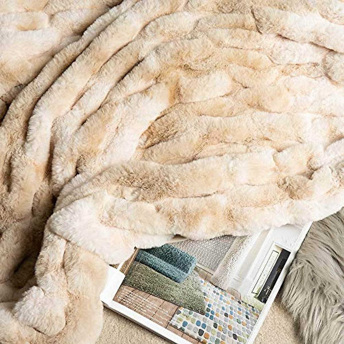 Super Soft Faux Fur Throw Blanket- Royal Luxury Cozy Plush Blanket use for Couch Sofa Bed Chair, Reversible Fuzzy Faux Fur Velvet Blanket 50 Inch x 60 Inch (Beige)