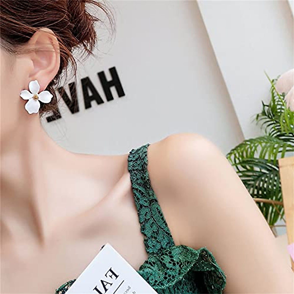 coadipress 8 Pairs Flower Stud Earrings Set for Women Bohemian Matte Flower Earrings With Gold Faux Flower Bud Chic Daisy Earrings Jewelry Gifts (8 Pairs Flower Studs)