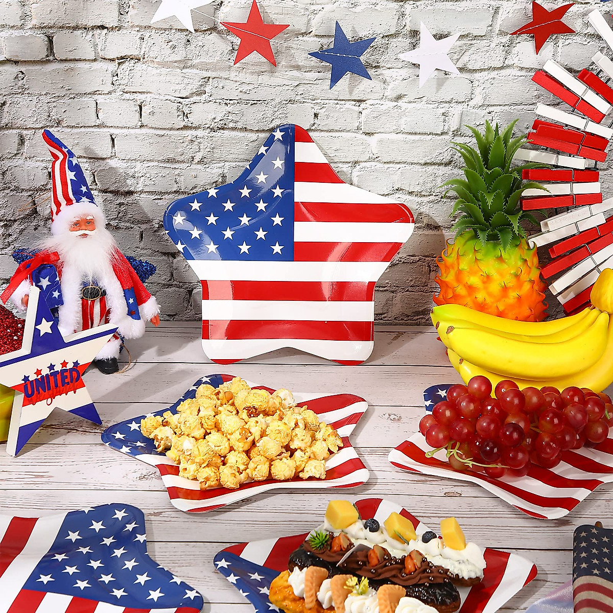 Sunnyray Patriotic Christmas Paper Plates 9 Inch Dessert Star Shape Plates Disposable American Flag 4th of July Tableware USA Star Serving Trays for Cookies Barbecue Picnic (Pentagram,100 Pcs)