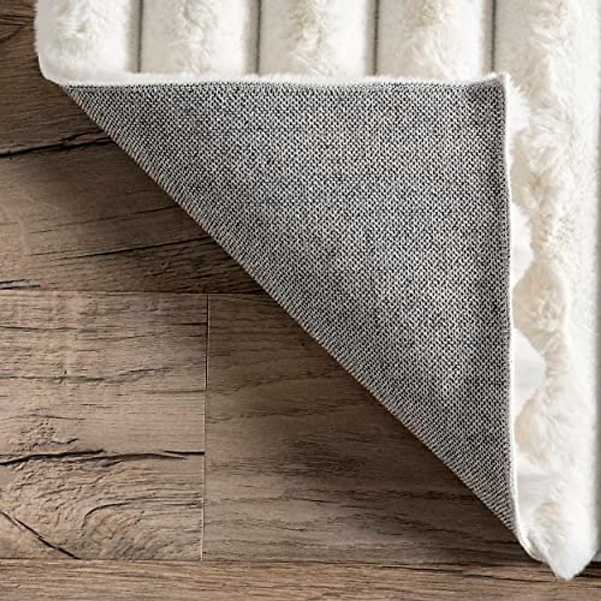 nuLOOM Kai Stripe Faux Rabbit Machine Washable Area Rug, 3' 9" x 6', White