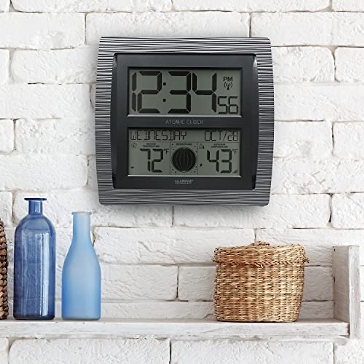 La Crosse Technology BBB86118-INT Curved Atomic Digital Clock with Moon Phase & Temperature