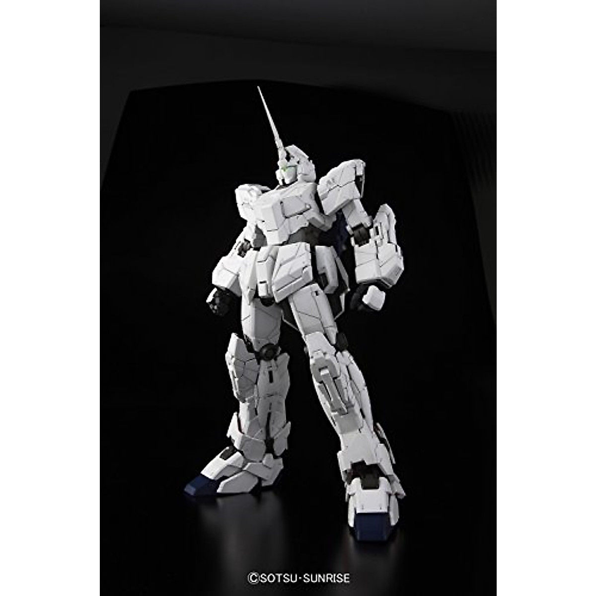 Bandai Hobby PG RX-0 Unicorn Gundam Model Kit (1/60 Scale) (BAN194365)