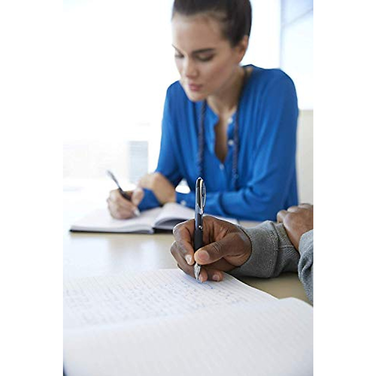 uni-Ball Signo Gel 207 Retractable Gel Pens, Medium Point, 0.7 mm, Clear Barrels, Black Ink, Pack of 12, Packing may Vary.