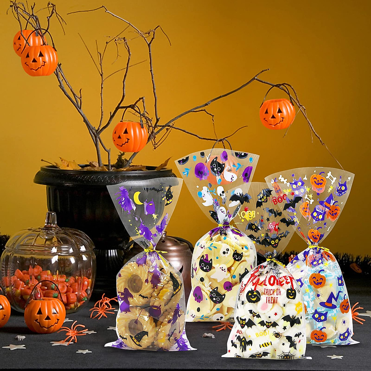 120PCS Halloween Treat Bags Halloween Cellophane Treat Bags with Twist Ties for Halloween Party Favor Supplies