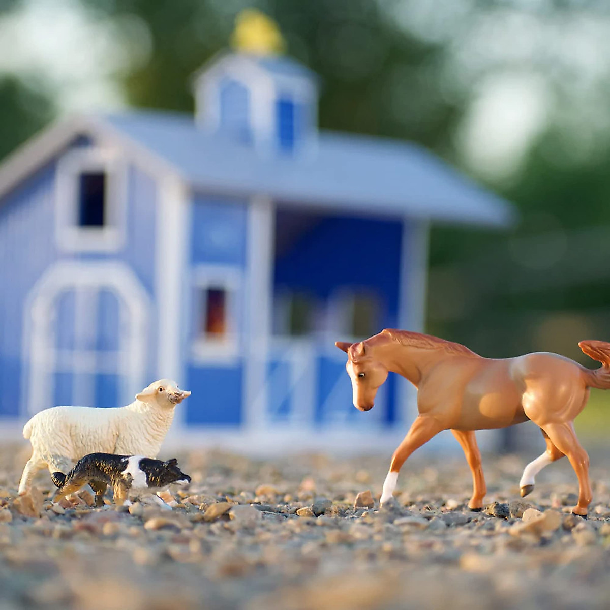 Breyer Horses Breyer Farms Home at The Barn Playset | 10 Piece Playset | 1 Stablemates Horses Included | 15" L x 4" W x 10" H | 1:32 Scale | Model 59241 , Blue