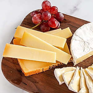 igourmet Exquisite Cheese Tasting Gift Box - This Collection Brings Together 8 Incredible Cheeses, Accompanied By Delicious and Crispy Imported Gourmet Crackers