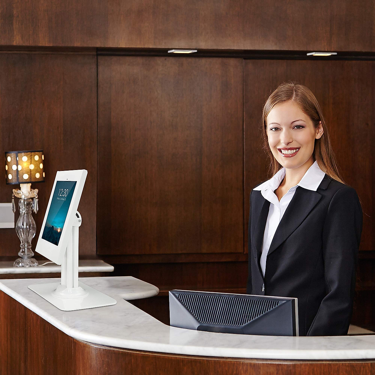 Mount-It! Anti-Theft Kiosk Stand for iPad, iPad Pro, iPad Air, Samsung Tab A | Secure iPad 10.2 Retail Kiosk | Locking Counter-Top Tablet Stand Compatible with 10.2 and 10.5" Tablets, White