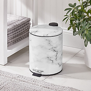 mDesign Metal 1.3 Gallon/5 Liter Round Step Trash Wastebasket, Garbage Container Bin with Lid for Bathroom, Powder Room, Bedroom, Kitchen, Craft Room, Office - Removable Liner Bucket - White Marble