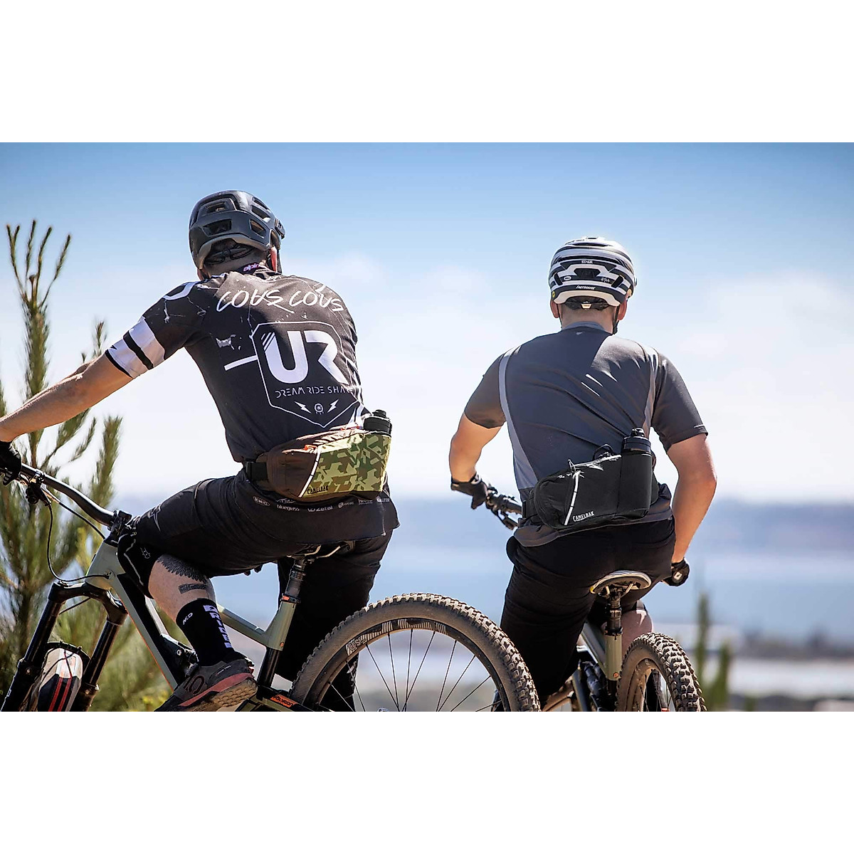 CamelBak Podium Flow Bike Hydration Belt - Easy Access Bottle Pocket - Podium Dirt Series Bottle - Adjustable Waist Buckle - Secure Zipper Pocket - Riding Belt - 21oz, Camelflage/Brown Seal