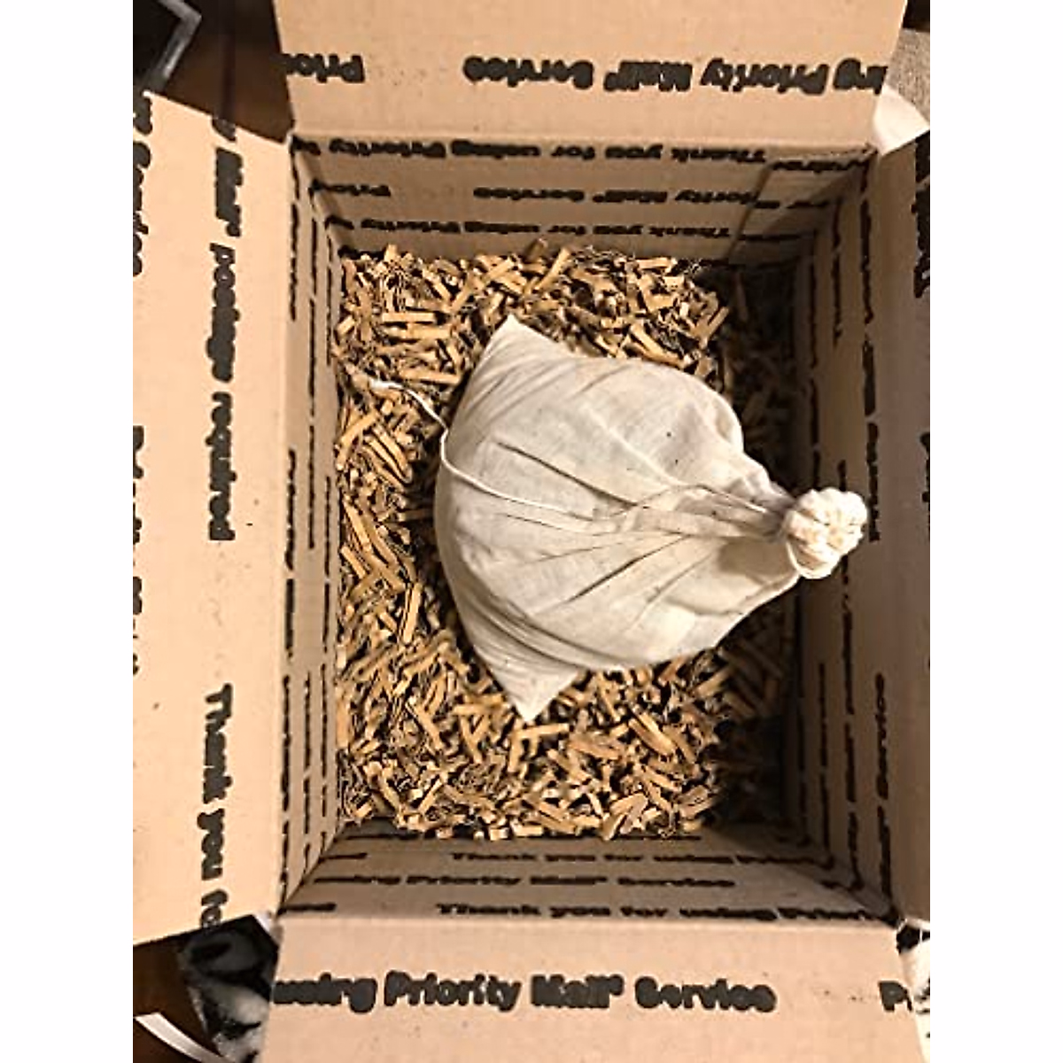 Red Wiggler Composting Worms - Reduce Waste and Improve Your Soil (0.25 lbs / ~250 worms)