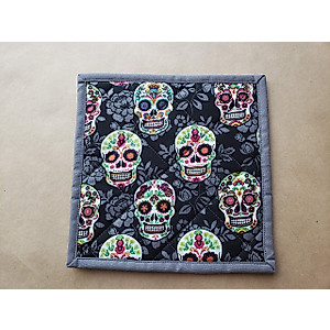 Sugar Skull Themed Potholders Set of 2 Pair Día de Muertos Kitchen Linens Day of the Dead Home Decor Quilted Hot Pads Insulated Trivets Black Grey Halloween Gifts Under 20 Handmade Pot Holders