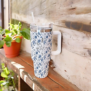 OulaArt Personalized Holding Nana‘s Mama's Hand Tumbler With Handle, Vintage Floral Blue Pattern Tumbler Cup, Mothers Day Gift 2025, Gift For Nana, Mom, Mama, Grandma