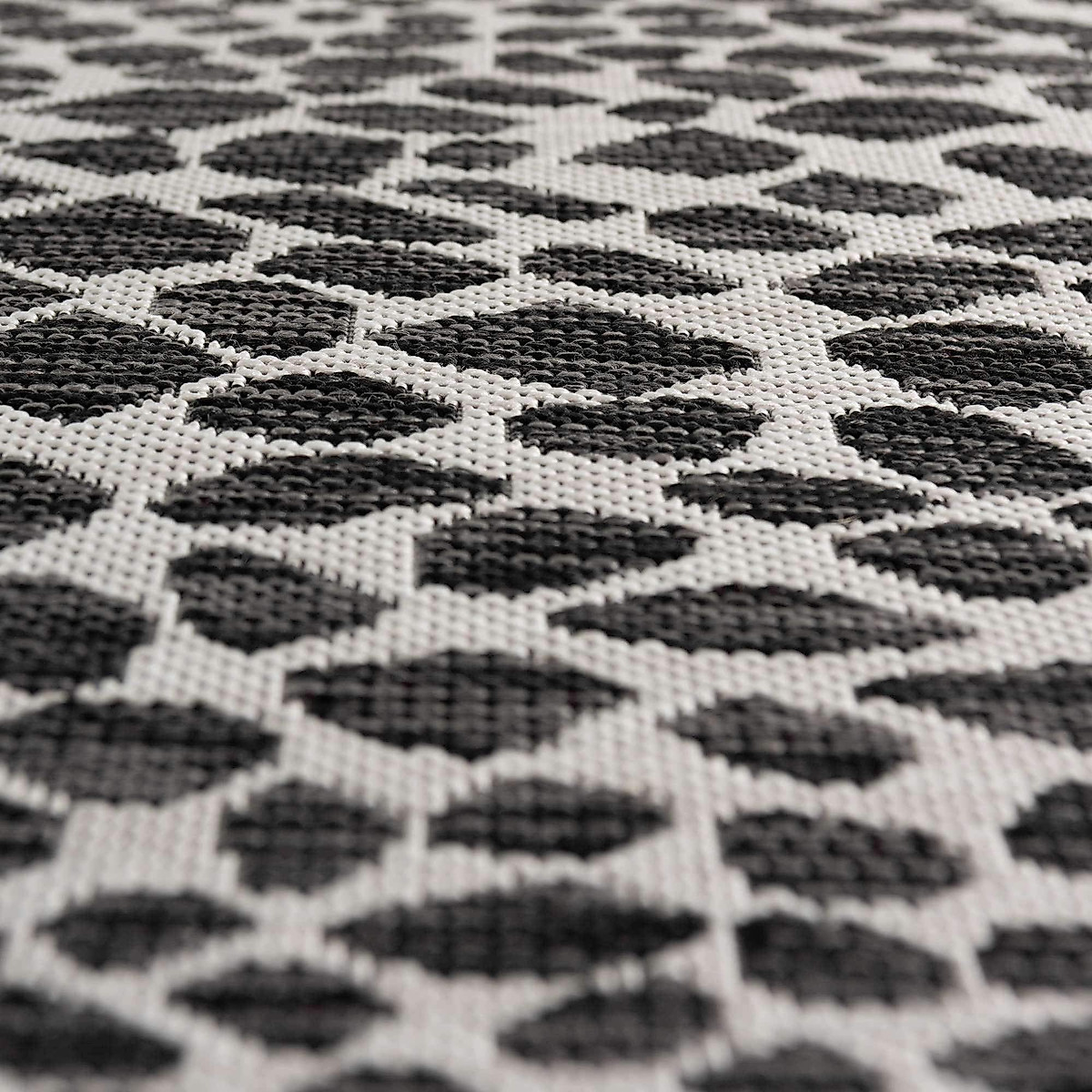 Unique Loom Outdoor Collection Area Rug - Cape Town (5' 3' x 8' Rectangle, Black/ Ivory)