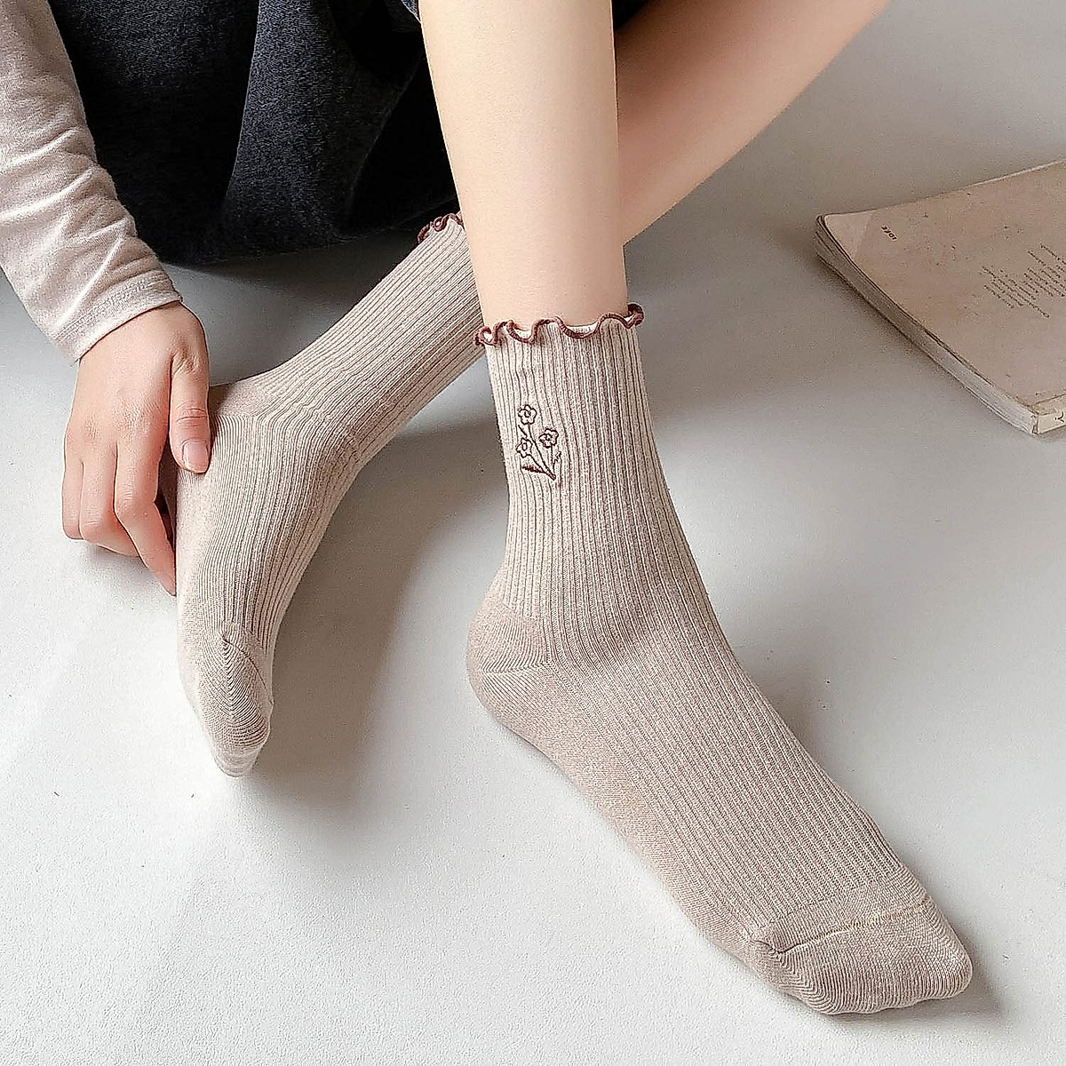 zrylibya Women's Ruffle Frilly Rib Knit Crew Socks Floral Embroidery Scalloped Pointelle Casual Ankle Socks 5 Pairs (Multicolor B)