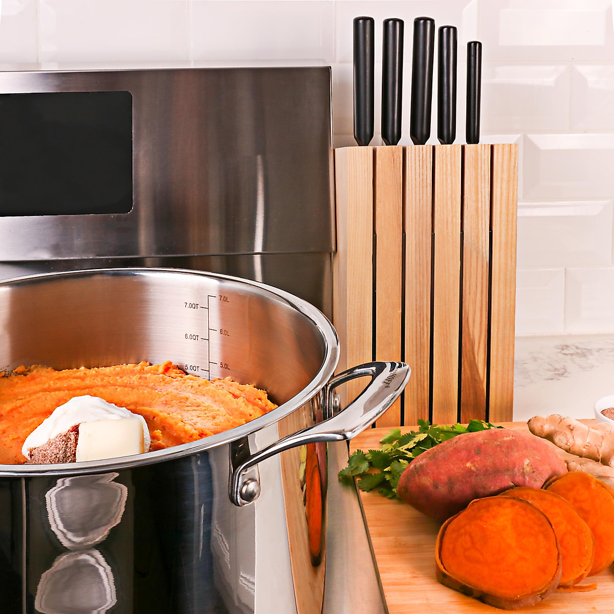 BergHOFF Professional Tri-ply 18/10 Stainless Steel Stockpot 9.5" 8 Qt. Safe Grip Handle Matching Lid Induction Cooktop Measurement Markings Inside Fast & Even Heat Oven Safe Dishwasher safe