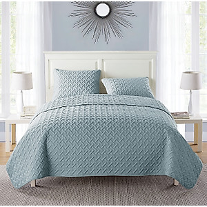 VCNY Home Quilt Super Soft Reversible Bedding Set with Matching Shams, Full/Queen, Nina Blue
