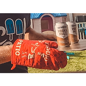 Daddio of The Patio Oven Mitt Funny Backyard BBQ Grilling Fathers Day Kitchen Glove Funny Graphic Kitchenwear Dad Joke Funny Food Novelty Cookware Red Oven Mitt